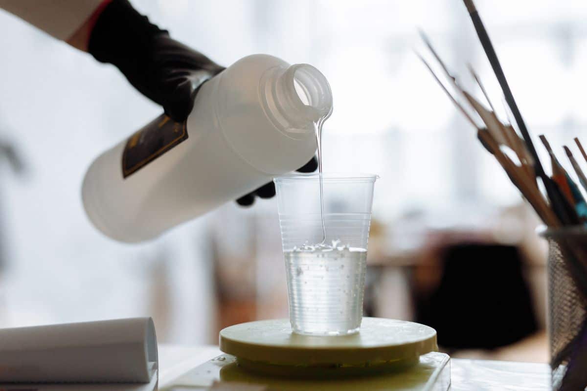 Resina, caratteristiche del materiale e vantaggi di utilizzo - mensole ...